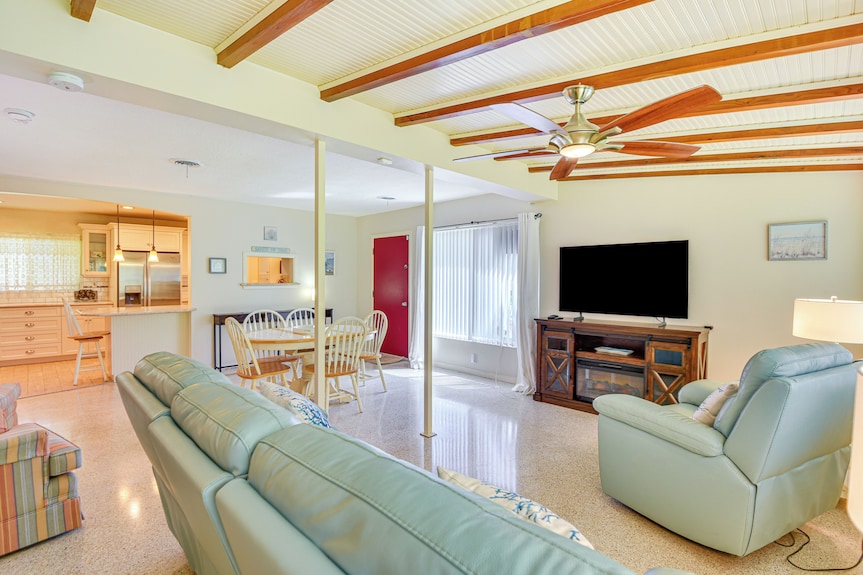Mins From Anna Maria Island: Bright Home W/ Pool! - 안나 마리아 아일랜드