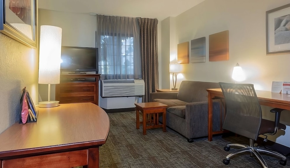 Comfort & Convenience: Budget Friendly Suite W/ 1br & Kitchen - Free Breakfast - Anaheim