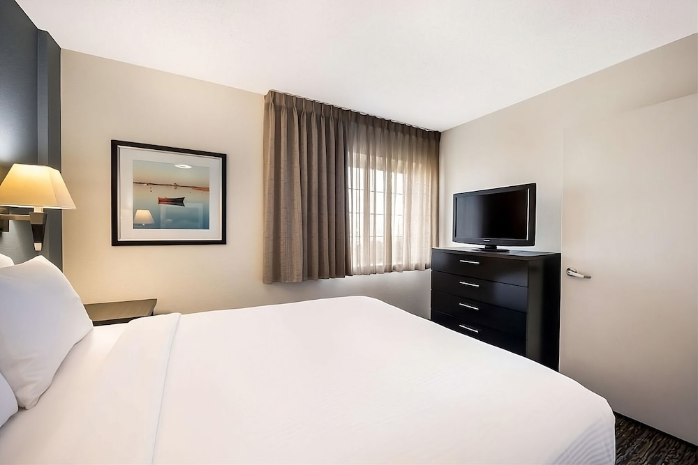 Comfort And Value! 3 Relaxing Hotel Units, Near Great Lakes Naval Station - Libertyville, IL