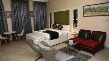 Secretária, secretária adequada para computadores portáteis