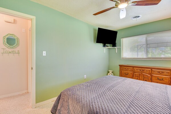 Mins From Anna Maria Island: Bright Home W/ Pool! - Longboat Key, FL