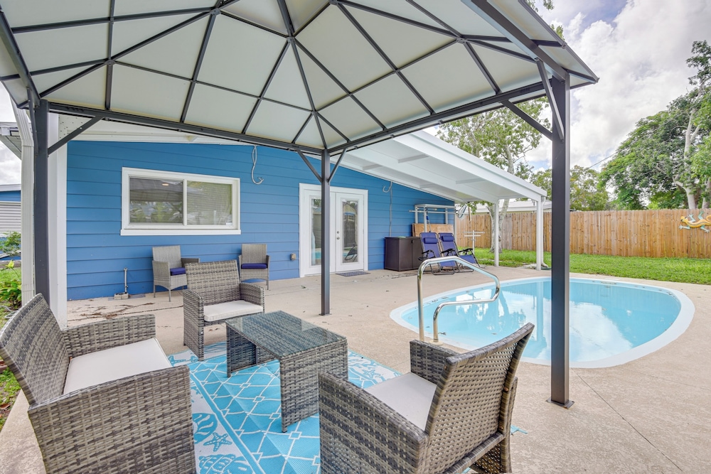 Mins From Anna Maria Island: Bright Home W/ Pool! - Anna Maria Island, FL
