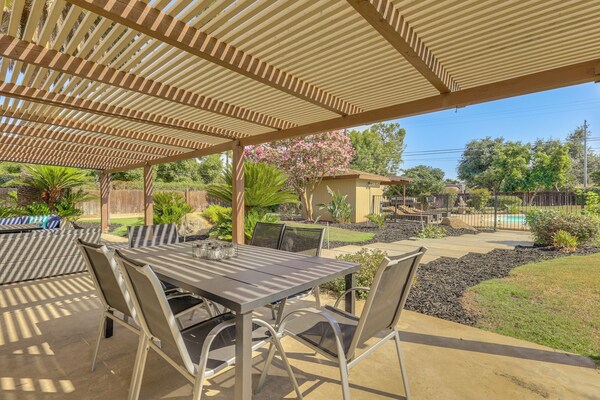 Spacious Home - 6 Mi To Downtown Fresno! - Fresno, CA