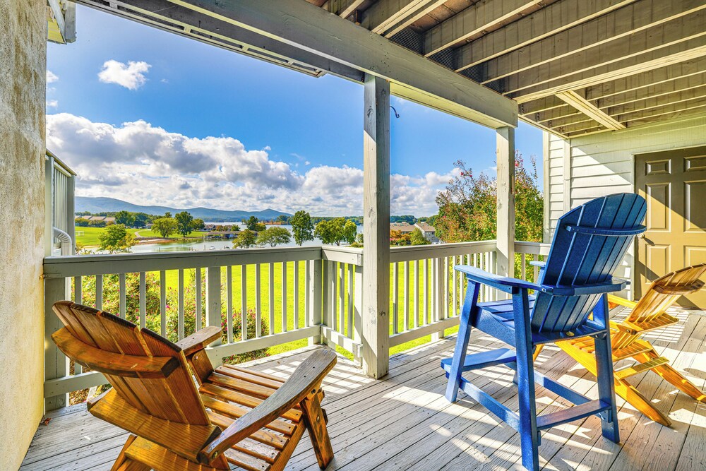Bernard's Landing Condo W/ Lake & Pool Access! - Smith Mountain Lake, VA