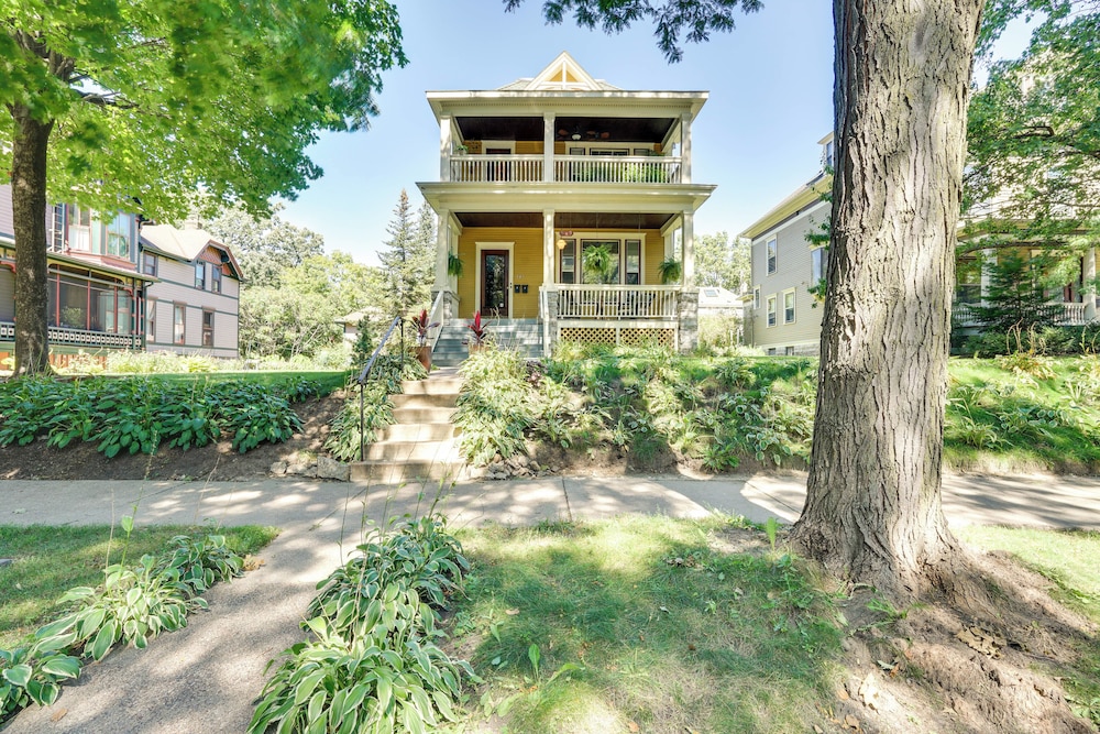 Historic Cathedral Hill Home W/ Shared Backyard! - Minnesota