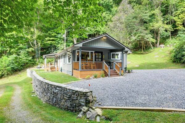 6 Mi To Waterrock Knob: 'Serenity Cottage' - Great Smoky Mountains National Park