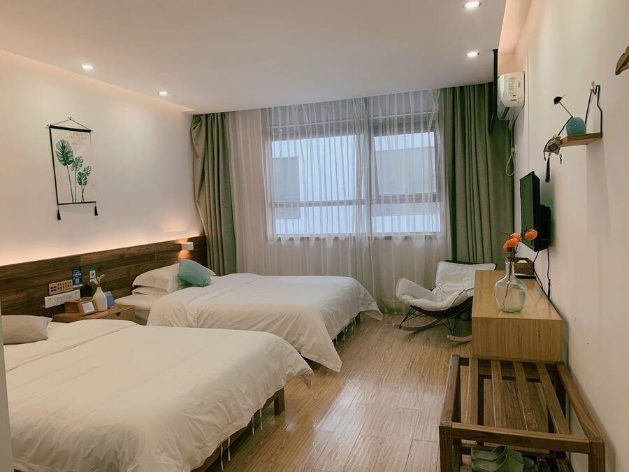 Quarto Duplo ou Twin Comfort, 2 camas de casal, não fumadores, casa de banho privativa | Secretária, secretária adequada para computadores portáteis