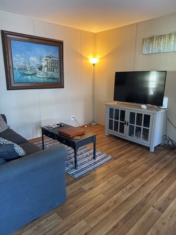 3-bedroom Mobile Home In Enchanting Thunderbolt With Wifi, Ac - Savannah