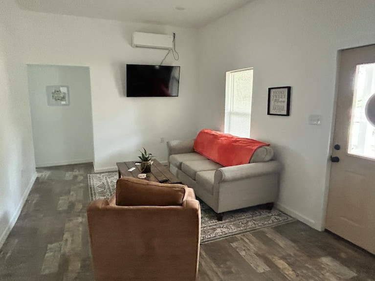 Spacious Townhome Convenient To Everything! Great Rates!! ⭐⭐⭐⭐⭐\N - Mena, AR