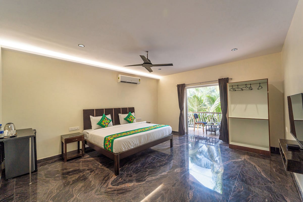 Quarto luxo | Escrivaninha, cortinas blackout, ferros/tábuas de passar roupa