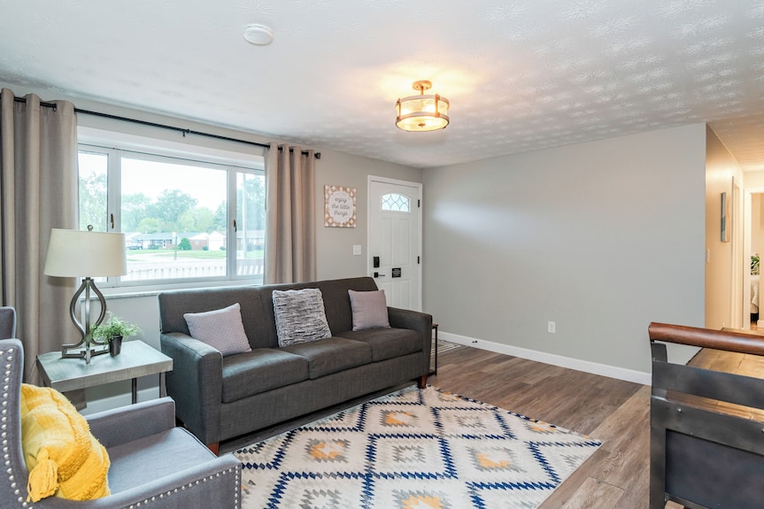 Huge Fenced Yard | Near Airport I-70 I-75 - Dayton, OH