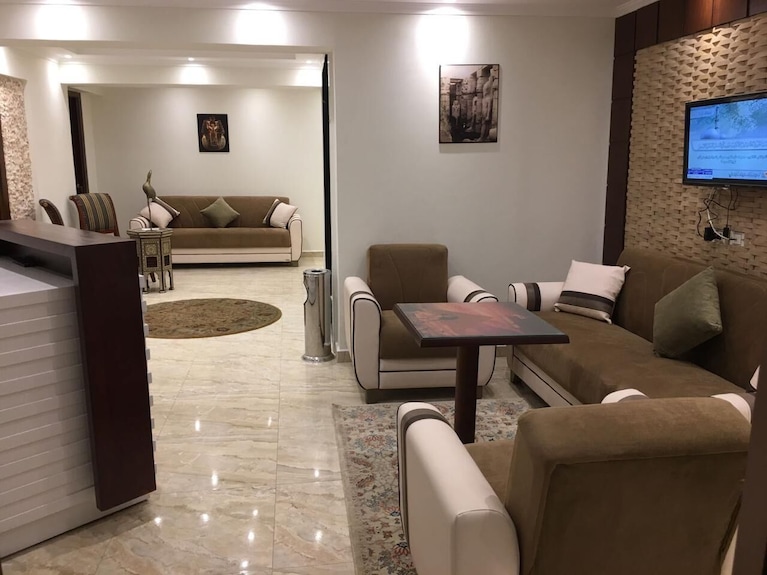 Charming 6-bedroom Bed & Breakfast With Wifi, Ac In Lovely Giza Governorate - Egypte