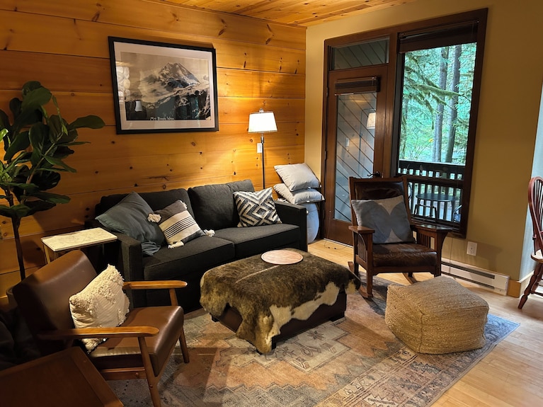 Mountain Retreat Near Mt Baker, Cozy 1bedroom Condo W/ Pool, Hot Tub, Crib, Wifi - Washington