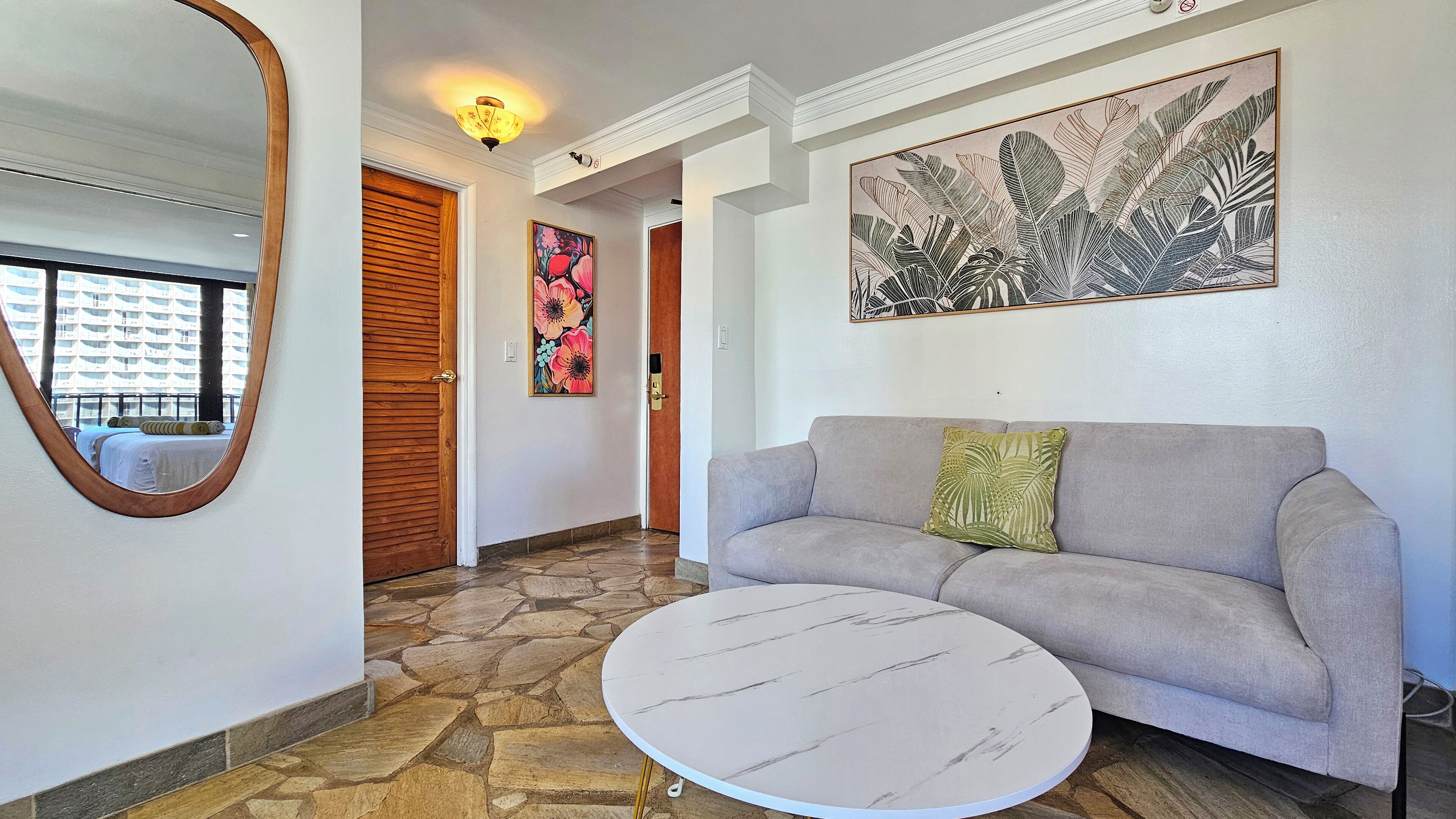 Ideal Hawaiian 1-bdrm 2 Queen Beds Apt. Steps To Beach In Honolulu W/pool - Honolulu, HI