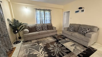 Apartamento | Área de estar | Smart TV 55 polegadas com canais digitais