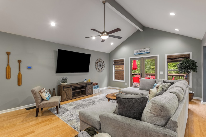 Cozy 4bd Lakefront Home In Lake Lanier W/ Hottub, Firepit, Private Dock, Wifi - Gainesville, GA