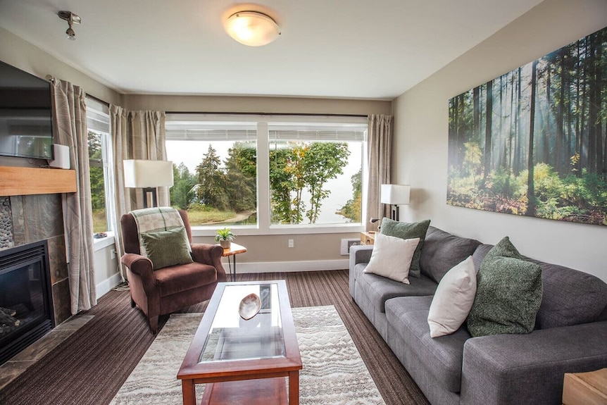 Escape & Unwind In Suite A - Parksville Beaches