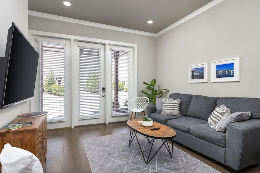 Modern Condo W/ Mountain Views, 2 Private Decks! - Chattanooga, TN