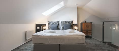 Apartamento, 2 quartos, não fumadores | 1 quarto, secretária, secretária adequada para computadores portáteis
