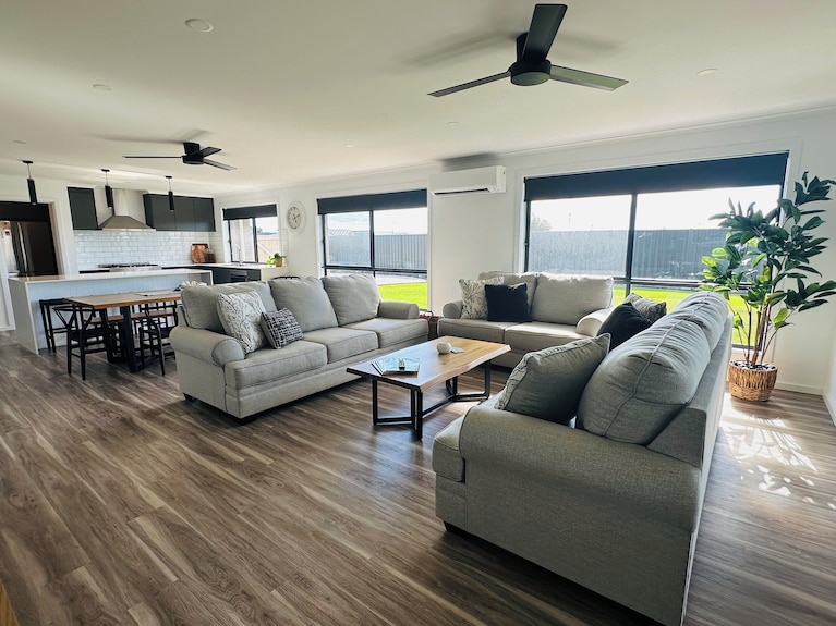 Brand New Build In Town, Aircon & Wifi - ローブ