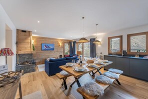 Floor -2, view valley, terrace, fireplace or stove, parking, tv, ski ...