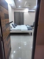 Quarto Superior | Secretária 