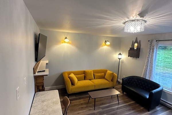 Suite-Estúdio Deluxe | Sala de estar | Smart TV