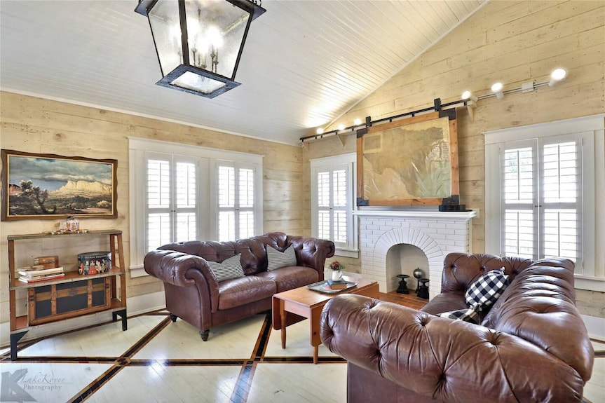 Ten33 | Luxe Sayles District Experience, King Bed! - Abilene