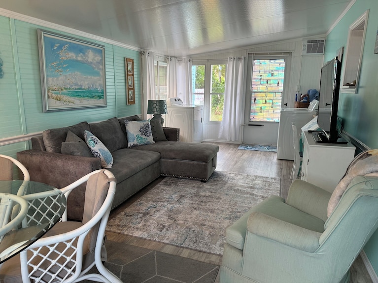 Venice Bungalow - Come Relax Near The Myakka River & 15 Minutes From The Beach! - Venice, FL