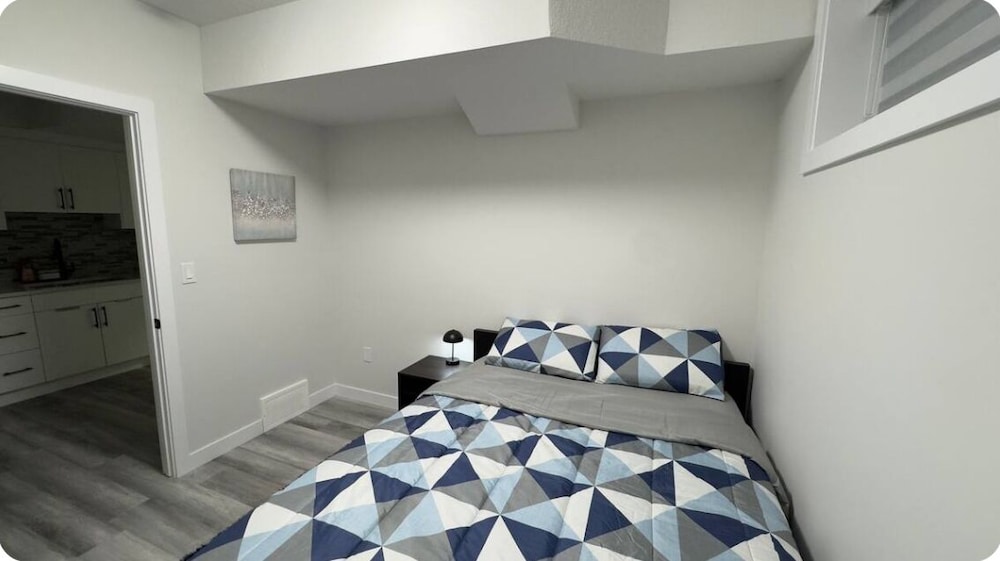 Cozy Two (2) Bedroom Basement Suite For Your Comfort With Family & Friends. - Edmonton, Canada