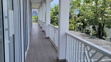 Quarto Duplo Básico, 1 cama king-size, vista para o jardim | Roupa de cama fornecida