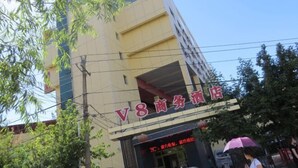 Um edifício com uma placa que diz "V8 Business Hotel".