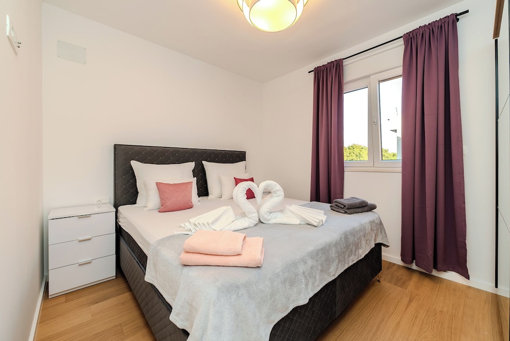 Comfortable Penthouse Apartment With Private Roof Terrace And Whirlpool - Sveti Filip i Jakov
