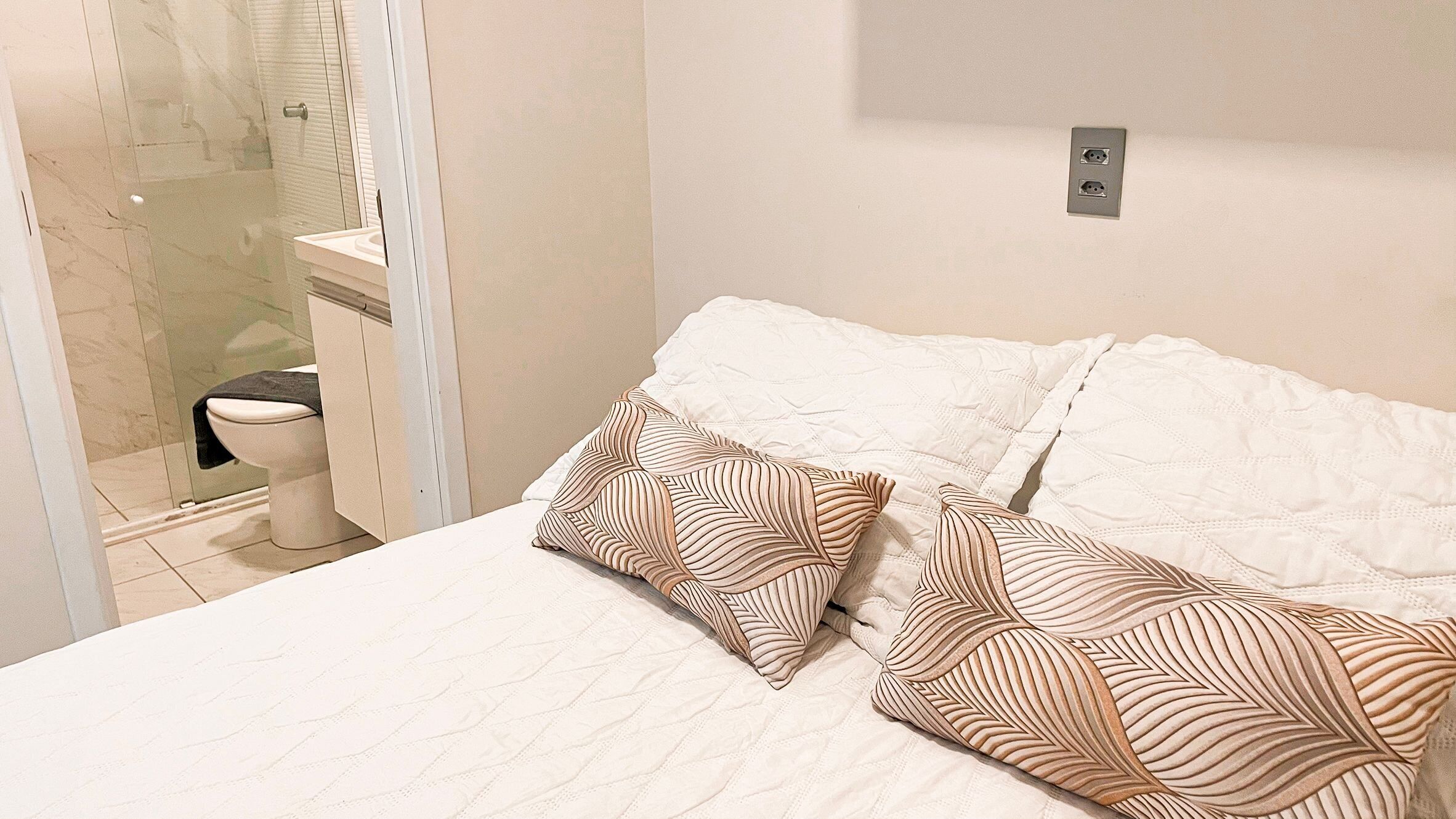 Apartamento superluxo | Wi-Fi de cortesia, roupa de cama
