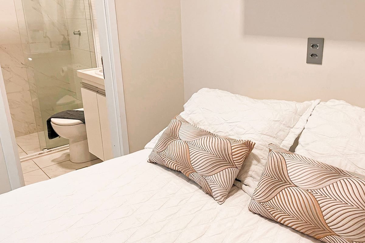 Apartamento superluxo | 2 quartos, Wi-Fi de cortesia, roupa de cama