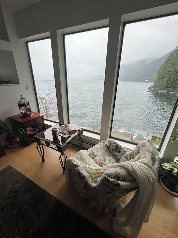 ⭐️ 10% Discount For The Previous Guests! ⭐️ \N\nsunset View- Ocean Front! - Bowen Island