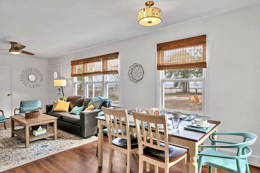 Retro By The Bay Close To Beach Eglin Petfriendly - Destin, FL