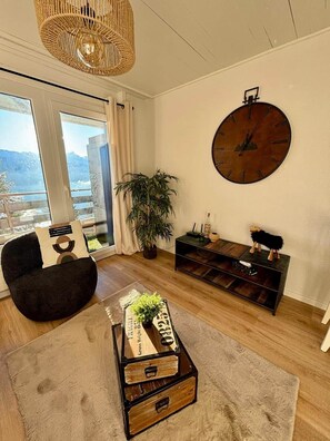 Apartamento Comfort, vista para a montanha | Sala de estar