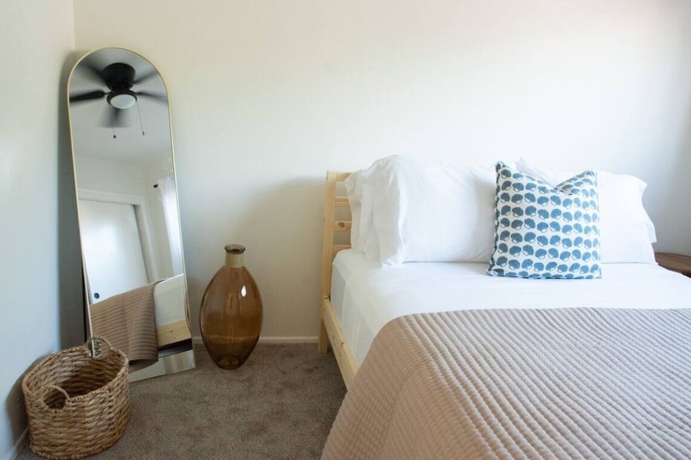 Saratoga Reef - 2 Bedroom Bungalow 4 Blocks To The Beach In Ocean Beach Sd - San Diego, CA