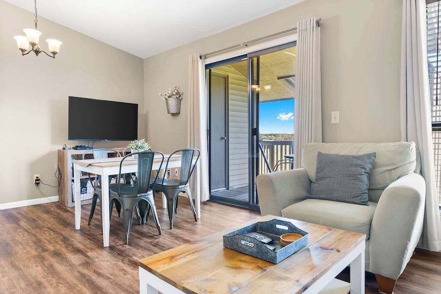 Lake Access Condo Condo For 4! - Branson, MO