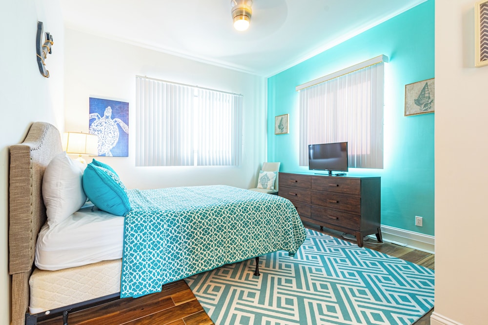 3 Br Oceanfront Beach House With Private Pool Gated Community Staircase To Ocean - Nassau