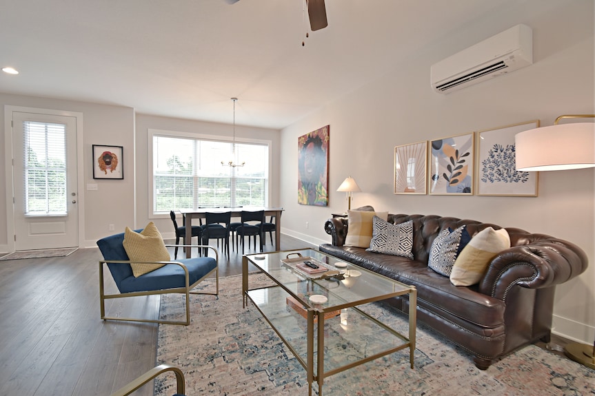 Charming Retreat Cozy Comfort With Modern Amenities In Knoxville! Pet Friendly! - Neyland Stadium Knoxville