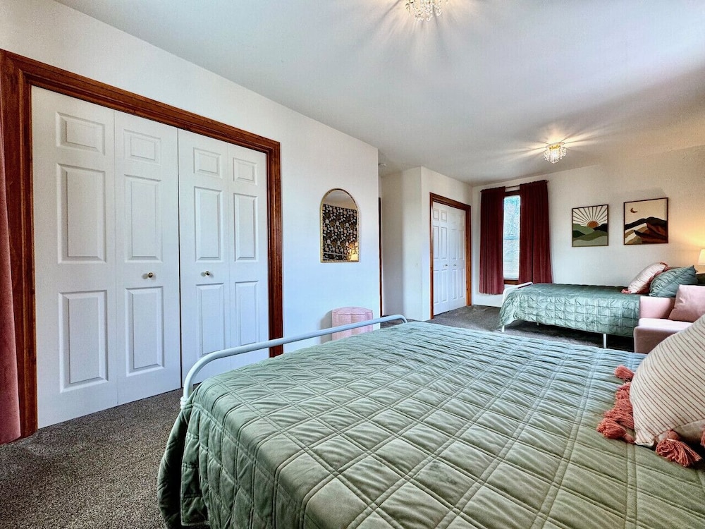 Old World Charm W/river Views - Lewiston, ID