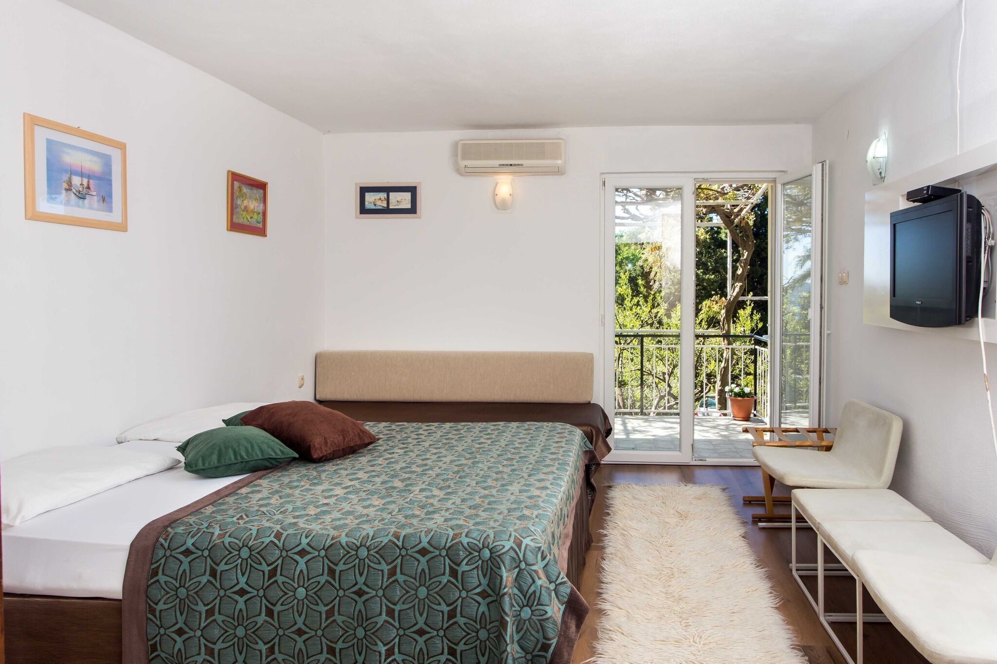 Apartments Djurkovic - Deluxe One-bedroom Apartment With Balcony And Garden View - Srebreno