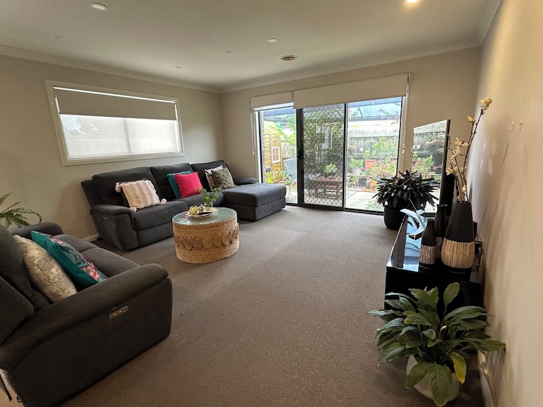 Quiet Comfort For Relaxing Stays - Werribee Park, Werribee South