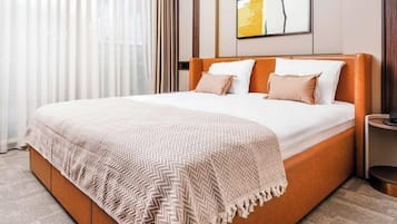 Corner Room, Non Smoking, Garden View | Roupa de alta qualidade, minibar, cofre no quarto