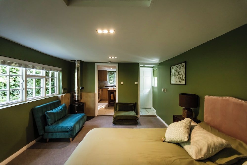 Cabin Set In Rural Kent On A Private Plot Of 30 Acres With Use Of A Pool - Cranbrook, UK