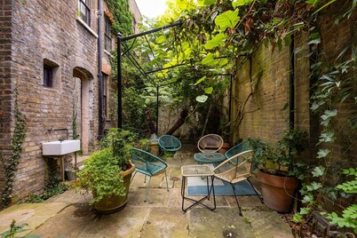 Extraordinary Grade Ii-listed Early Georgian Home