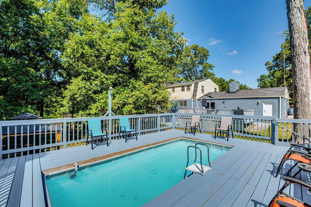 Spacious Home W/ Hot Tub, 14 Mi To Downtown Atl! - Atlanta, GA