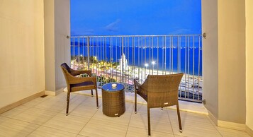 Apartamento Premier em Condomínio Fechado, vista parcial para o mar | Terraço/pátio interior